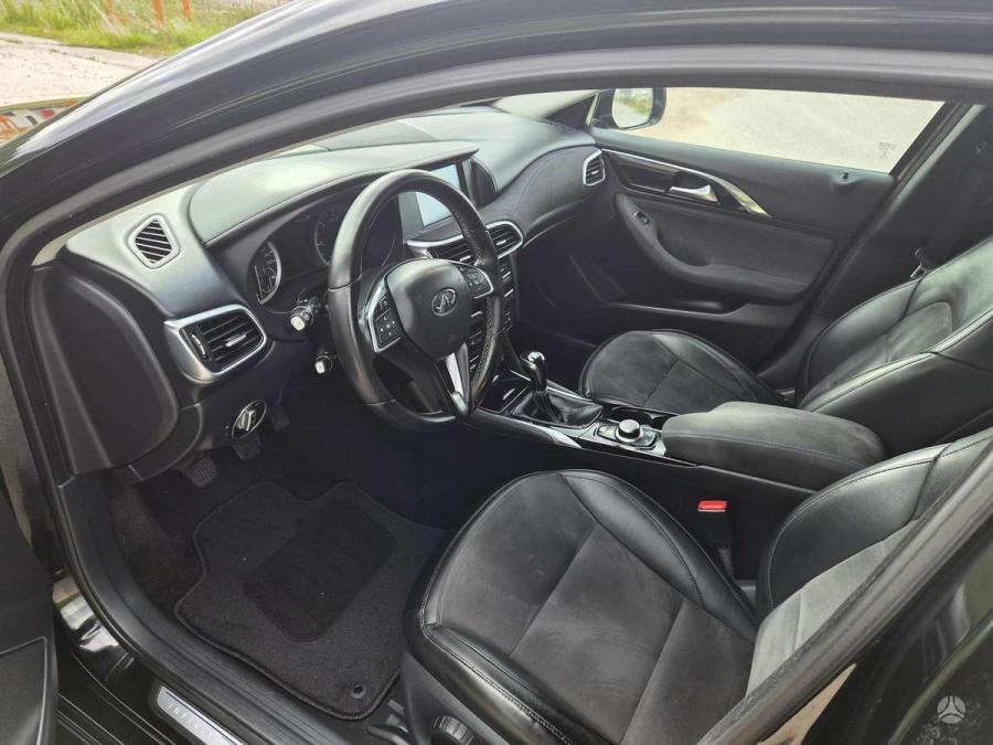Black Infiniti Q30 2017 in Vilnius, with an engine capacity of 1.46 L and mileage of 285 thousand km for 6800 €, photo 11 on AUTOMOTO.COM.LV