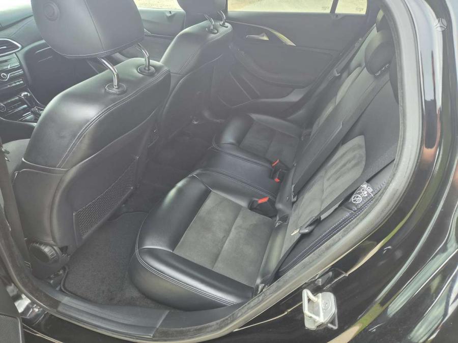 Black Infiniti Q30 2017 in Vilnius, with an engine capacity of 1.46 L and mileage of 285 thousand km for 6800 €, photo 15 on AUTOMOTO.COM.LV