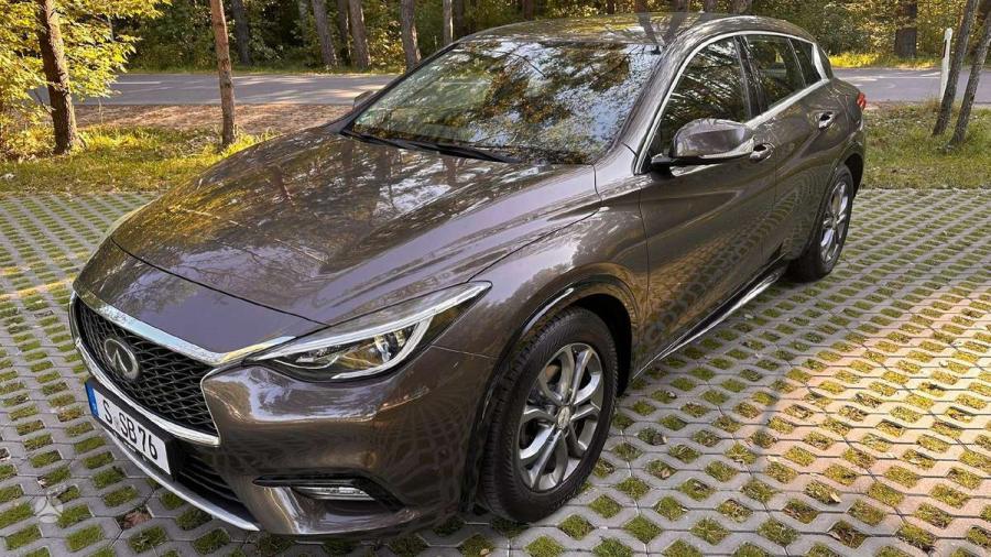 Brown Infiniti Q30 2017 in Vilnius, with an engine capacity of 1.46 L and mileage of 149 thousand km for 9550 €, photo 9 on AUTOMOTO.COM.LV