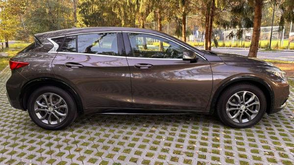 Brūns Infiniti Q30 2017 Viļņa, ar dzinēja tilpumu 1.46 L un nobraukumu 149 tūkst. km par 9500 €, foto 4 vietnē AUTOMOTO.COM.LV