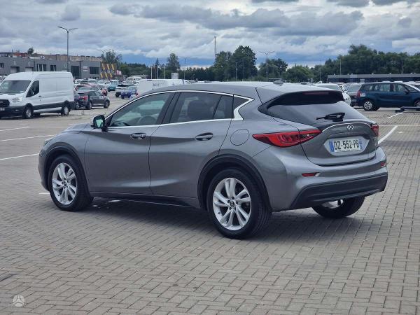 Pelēks Infiniti Q30 2016 Tauragė, ar dzinēja tilpumu 1.46 L un nobraukumu 214 tūkst. km par 7990 €, foto 3 vietnē AUTOMOTO.COM.LV