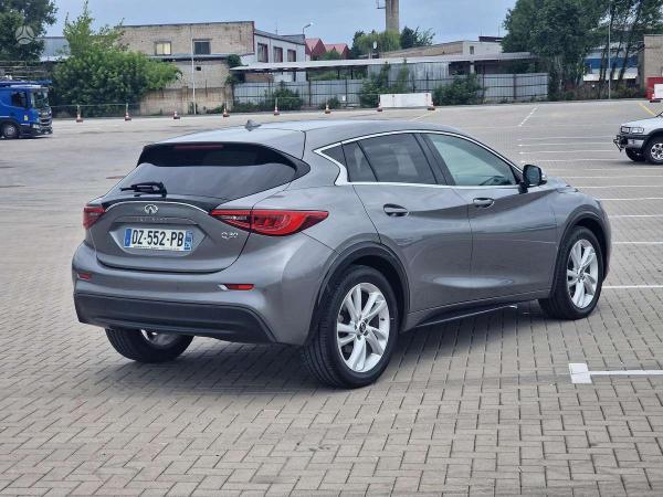Pelēks Infiniti Q30 2016 Tauragė, ar dzinēja tilpumu 1.46 L un nobraukumu 214 tūkst. km par 7990 €, foto 5 vietnē AUTOMOTO.COM.LV