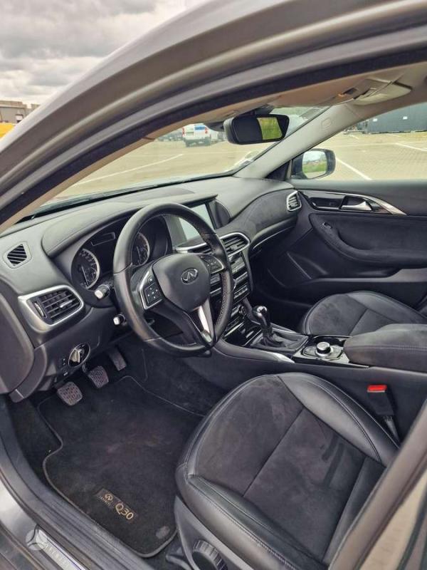 Pelēks Infiniti Q30 2016 Tauragė, ar dzinēja tilpumu 1.46 L un nobraukumu 214 tūkst. km par 7990 €, foto 10 vietnē AUTOMOTO.COM.LV