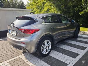Pelēks Infiniti Q30 2016 Panevēža, ar dzinēja tilpumu 1.46 L un nobraukumu 223 tūkst. km par 7900 €, foto 3 vietnē AUTOMOTO.COM.LV