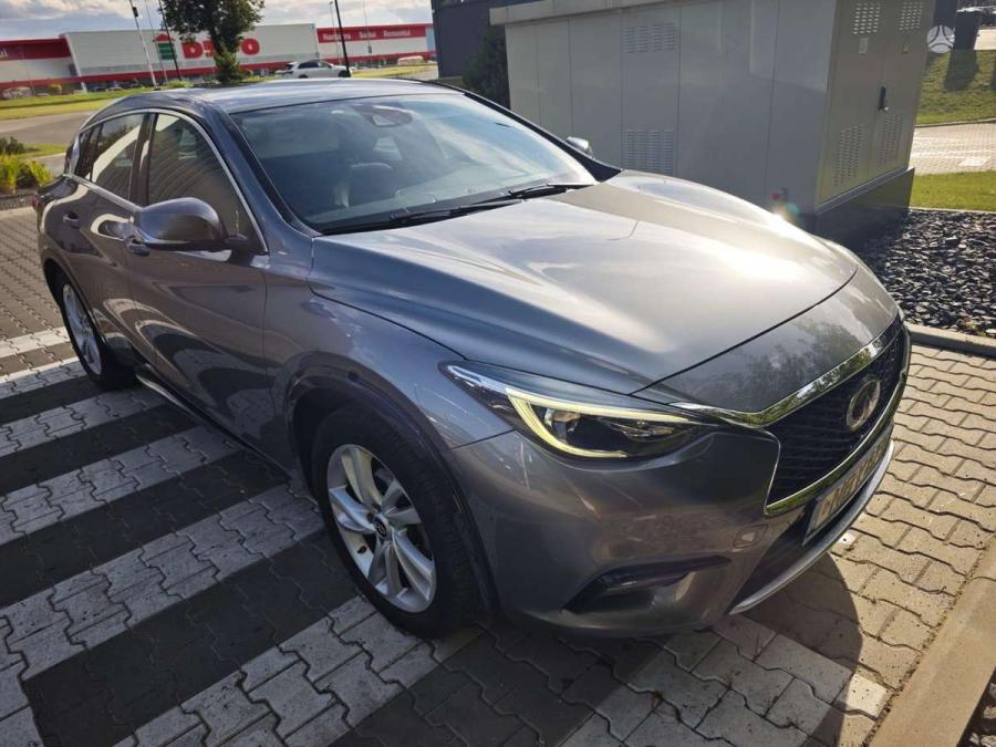Pelēks Infiniti Q30 2016 Panevēža, ar dzinēja tilpumu 1.46 L un nobraukumu 223 tūkst. km par 7900 €, foto 4 vietnē AUTOMOTO.COM.LV
