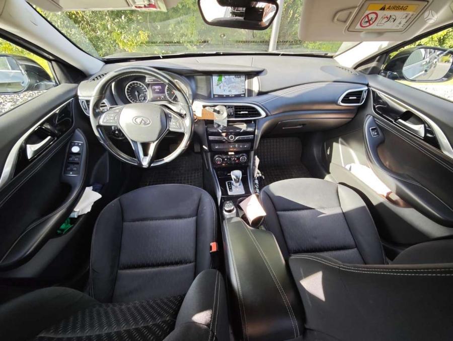 Pelēks Infiniti Q30 2016 Panevēža, ar dzinēja tilpumu 1.46 L un nobraukumu 223 tūkst. km par 7900 €, foto 5 vietnē AUTOMOTO.COM.LV