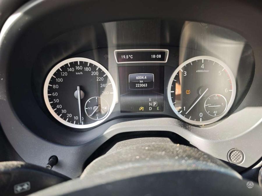 Pelēks Infiniti Q30 2016 Panevēža, ar dzinēja tilpumu 1.46 L un nobraukumu 223 tūkst. km par 7900 €, foto 12 vietnē AUTOMOTO.COM.LV