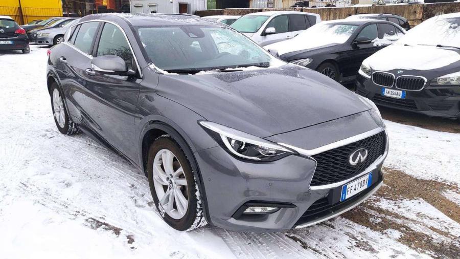 Pelēks Infiniti Q30 2017 Panevēža, ar dzinēja tilpumu 1.46 L un nobraukumu 208 tūkst. km par 11500 €, foto 4 vietnē AUTOMOTO.COM.LV