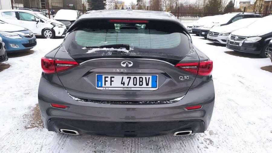 Pelēks Infiniti Q30 2017 Panevēža, ar dzinēja tilpumu 1.46 L un nobraukumu 208 tūkst. km par 11500 €, foto 10 vietnē AUTOMOTO.COM.LV