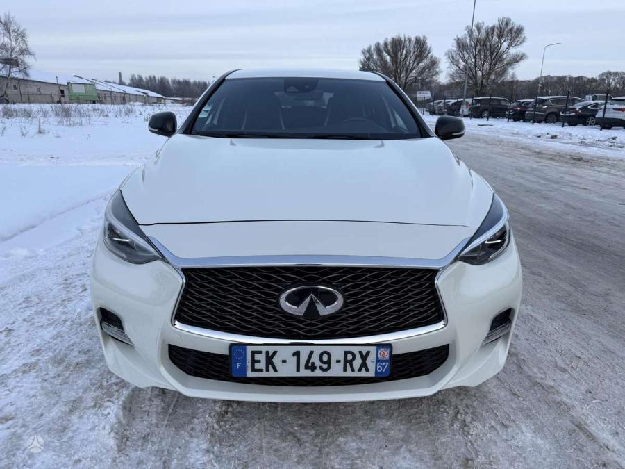 White Infiniti Q30 2017 in Taurage, with an engine capacity of 2.14 L and mileage of 268 thousand km for 8400 €, photo 1 on AUTOMOTO.COM.LV