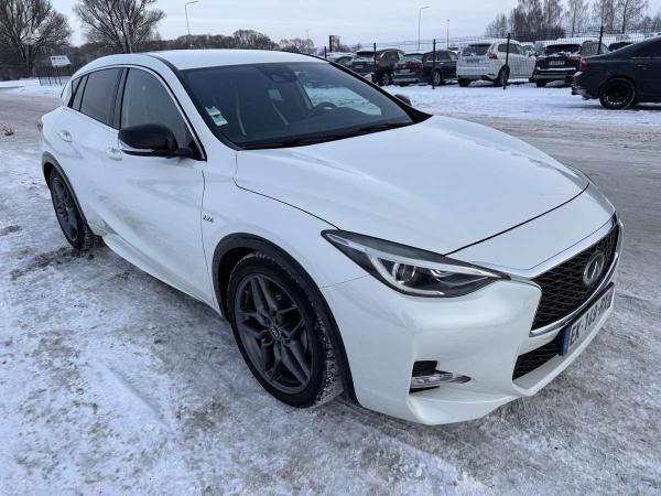 White Infiniti Q30 2017 in Taurage, with an engine capacity of 2.14 L and mileage of 268 thousand km for 8400 €, photo 2 on AUTOMOTO.COM.LV