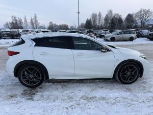 White Infiniti Q30 2017 in Taurage, with an engine capacity of 2.14 L and mileage of 268 thousand km for 8400 €, photo 8 on AUTOMOTO.COM.LV