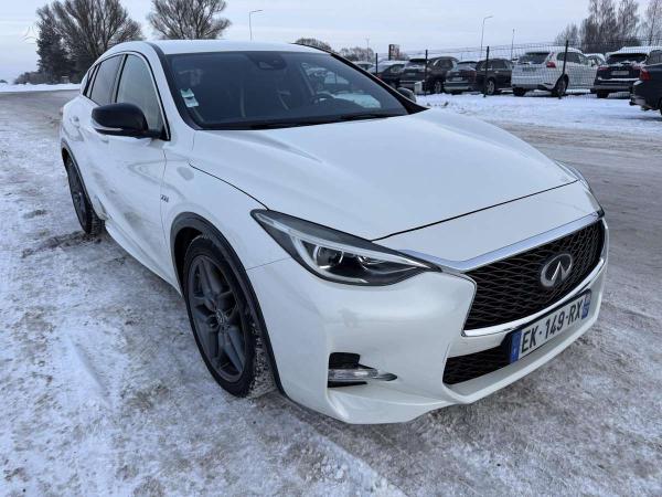 White Infiniti Q30 2017 in Taurage, with an engine capacity of 2.14 L and mileage of 268 thousand km for 8400 €, photo 9 on AUTOMOTO.COM.LV