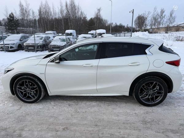 White Infiniti Q30 2017 in Taurage, with an engine capacity of 2.14 L and mileage of 268 thousand km for 8400 €, photo 10 on AUTOMOTO.COM.LV