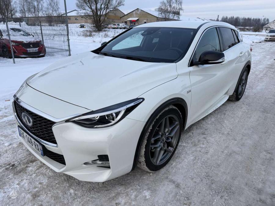 White Infiniti Q30 2017 in Taurage, with an engine capacity of 2.14 L and mileage of 268 thousand km for 8400 €, photo 12 on AUTOMOTO.COM.LV