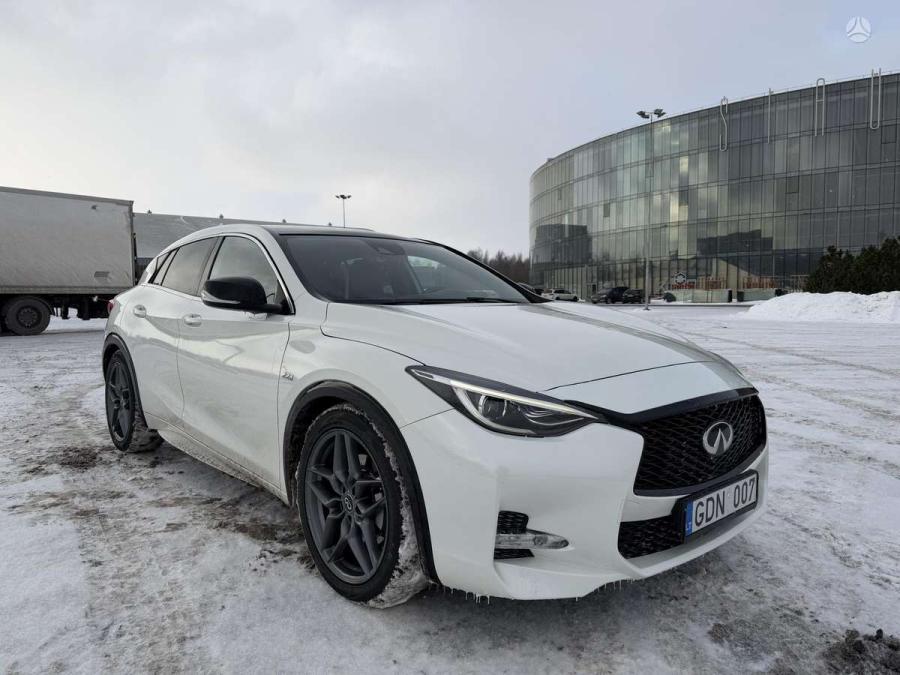 White Infiniti Q30 2016 in Siauliai, with an engine capacity of 2.14 L and mileage of 177 thousand km for 12800 €, photo 2 on AUTOMOTO.COM.LV