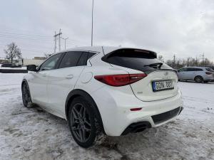 White Infiniti Q30 2016 in Siauliai, with an engine capacity of 2.14 L and mileage of 177 thousand km for 12800 €, photo 3 on AUTOMOTO.COM.LV