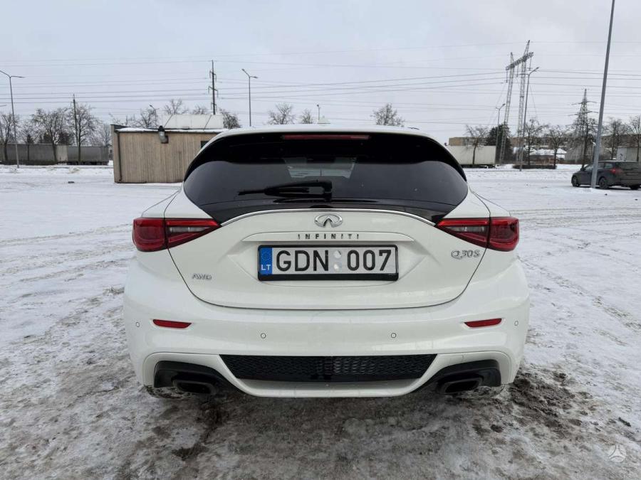 White Infiniti Q30 2016 in Siauliai, with an engine capacity of 2.14 L and mileage of 177 thousand km for 12800 €, photo 5 on AUTOMOTO.COM.LV