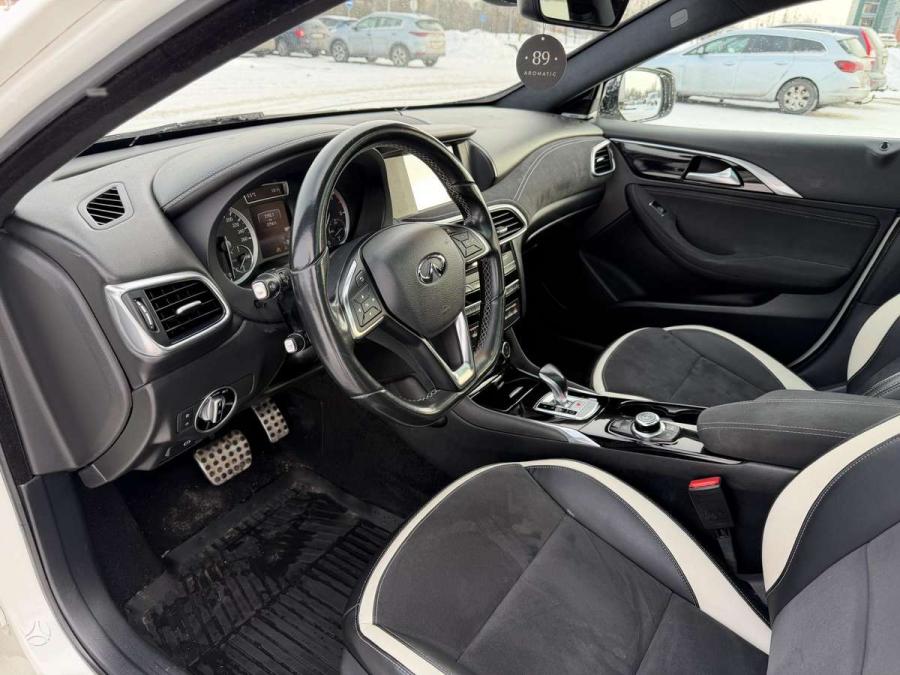 White Infiniti Q30 2016 in Siauliai, with an engine capacity of 2.14 L and mileage of 177 thousand km for 12800 €, photo 9 on AUTOMOTO.COM.LV