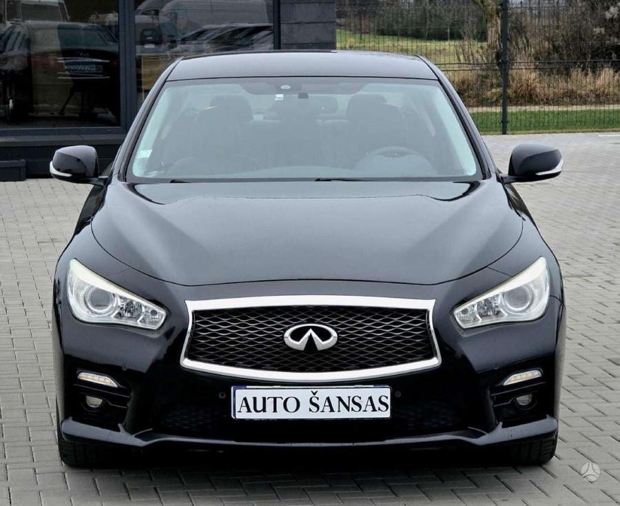 Black Infiniti Q50 2014 in Taurage, with an engine capacity of 2.14 L and mileage of 212 thousand km for 6950 €, photo 2 on AUTOMOTO.COM.LV