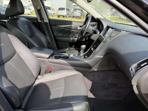 Melns Infiniti Q50 2014 Viļņa, ar dzinēja tilpumu 2.20 L un nobraukumu 181 tūkst. km par 3300 €, foto 20 vietnē AUTOMOTO.COM.LV