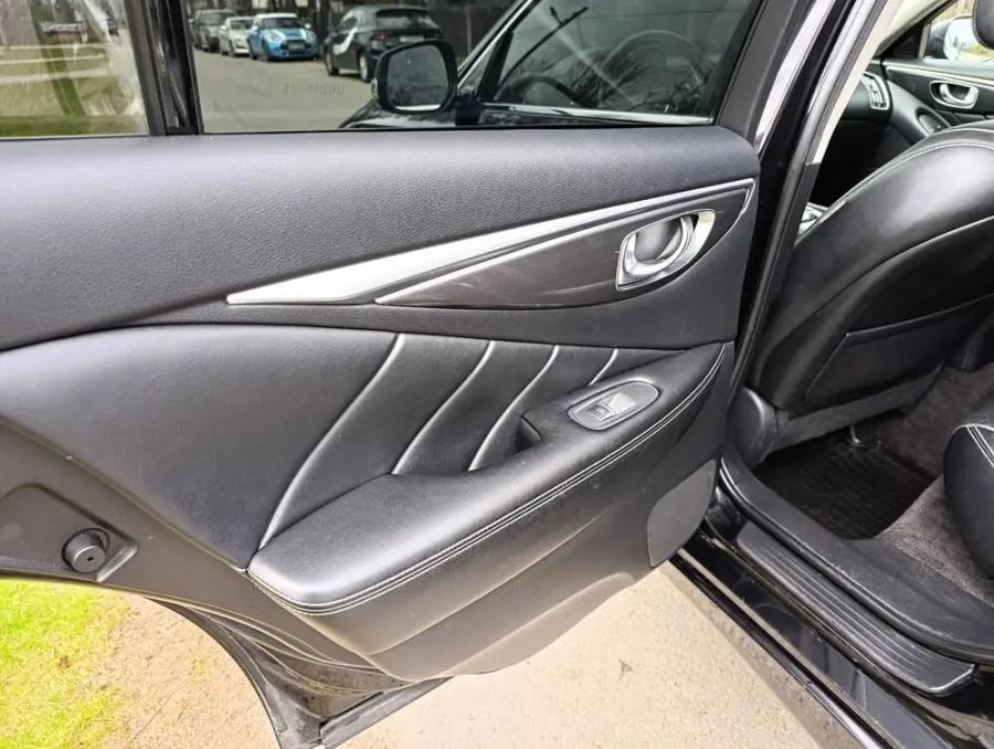 Melns Infiniti Q50 2016 Rīga, ar dzinēja tilpumu 2.20 L un nobraukumu 240 tūkst. km par 6490 €, foto 7 vietnē AUTOMOTO.COM.LV