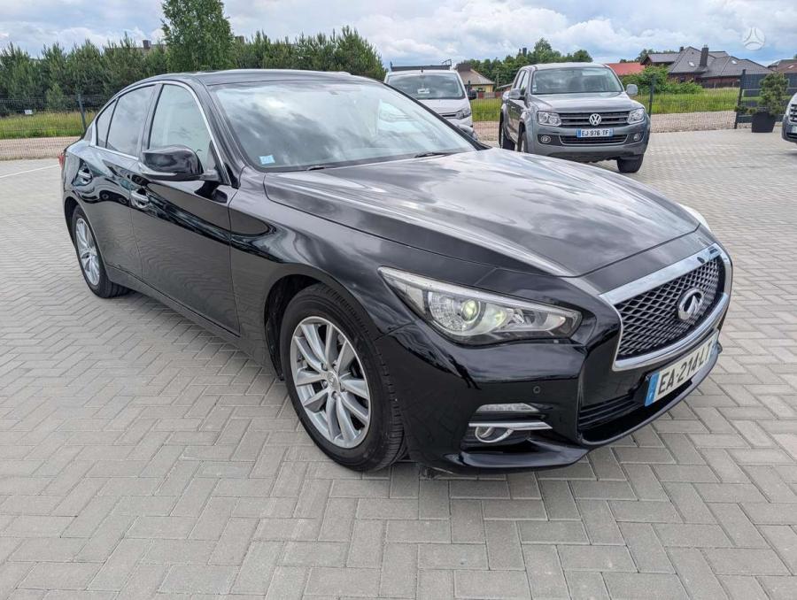 Melns Infiniti Q50 2016 Tauragė, ar dzinēja tilpumu 2.14 L un nobraukumu 231 tūkst. km par 6900 €, foto 4 vietnē AUTOMOTO.COM.LV