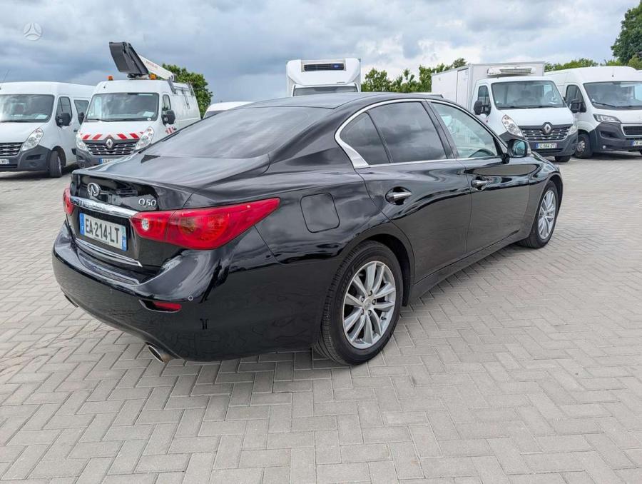Melns Infiniti Q50 2016 Tauragė, ar dzinēja tilpumu 2.14 L un nobraukumu 231 tūkst. km par 6900 €, foto 6 vietnē AUTOMOTO.COM.LV