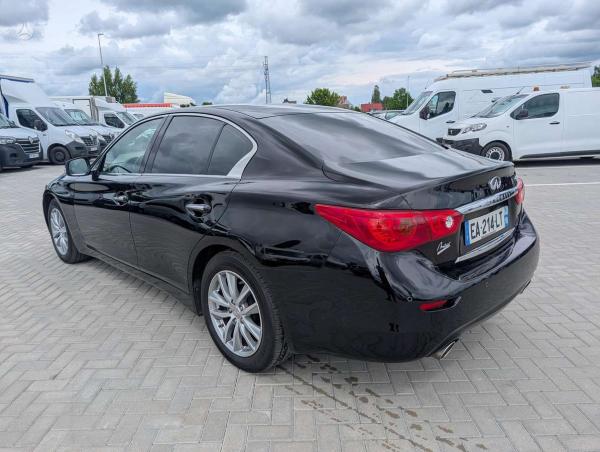 Black Infiniti Q50 2016 in Taurage, with an engine capacity of 2.14 L and mileage of 231 thousand km for 6900 €, photo 7 on AUTOMOTO.COM.LV