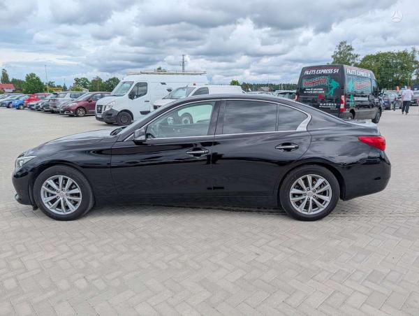 Black Infiniti Q50 2016 in Taurage, with an engine capacity of 2.14 L and mileage of 231 thousand km for 6900 €, photo 8 on AUTOMOTO.COM.LV
