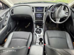 Black Infiniti Q50 2017 in Jonava, with an engine capacity of 2.14 L and mileage of 155 thousand km for 2999 €, photo 10 on AUTOMOTO.COM.LV
