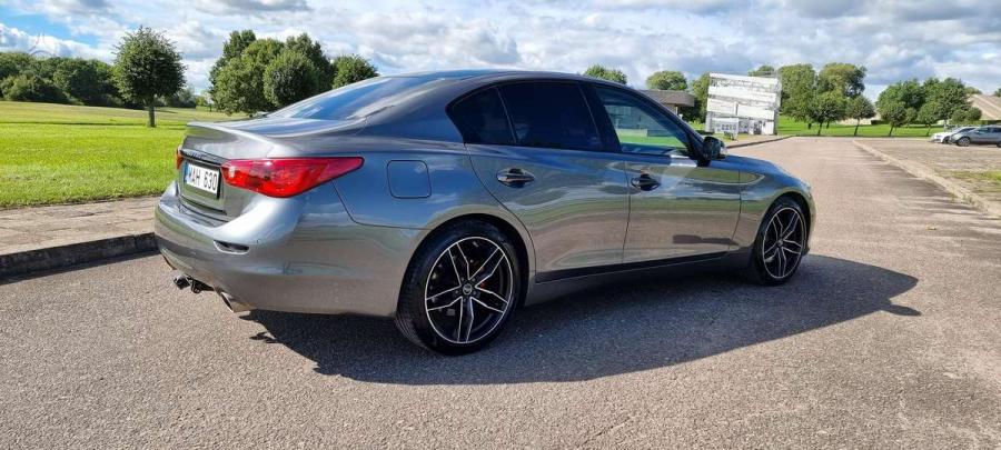 Grey Infiniti Q50 2015 in Kaunas, with an engine capacity of 2.14 L and mileage of 240 thousand km for 7000 €, photo 3 on AUTOMOTO.COM.LV