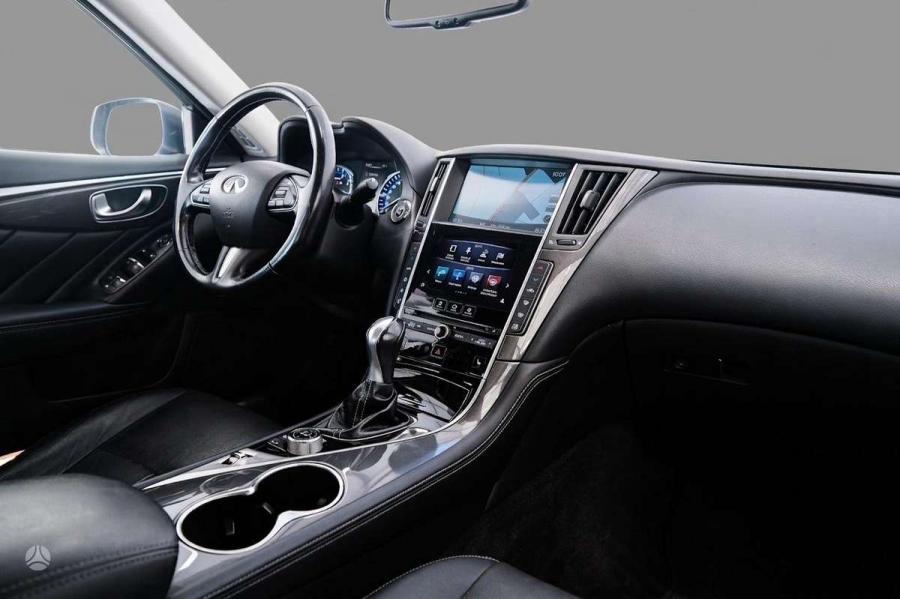 Grey Infiniti Q50 2015 in Kaunas, with an engine capacity of 2.20 L and mileage of 219 thousand km for 6990 €, photo 6 on AUTOMOTO.COM.LV