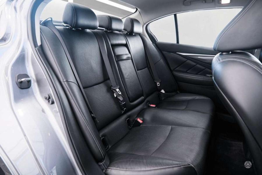 Grey Infiniti Q50 2015 in Kaunas, with an engine capacity of 2.20 L and mileage of 219 thousand km for 6990 €, photo 7 on AUTOMOTO.COM.LV