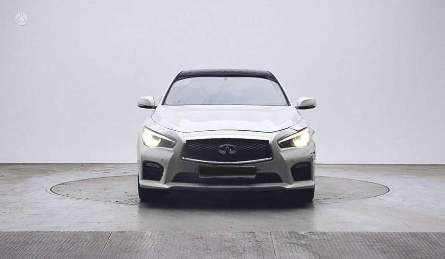 White Infiniti Q50 2015 in Vilnius, with an engine capacity of 2.14 L and mileage of 212 thousand km for 7502 €, photo 2 on AUTOMOTO.COM.LV