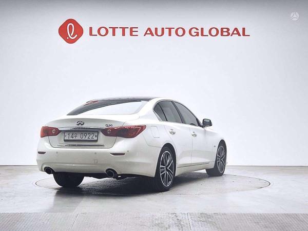 White Infiniti Q50 2015 in Vilnius, with an engine capacity of 2.14 L and mileage of 212 thousand km for 7502 €, photo 6 on AUTOMOTO.COM.LV