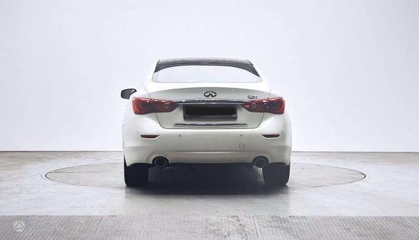White Infiniti Q50 2015 in Vilnius, with an engine capacity of 2.14 L and mileage of 212 thousand km for 7502 €, photo 8 on AUTOMOTO.COM.LV
