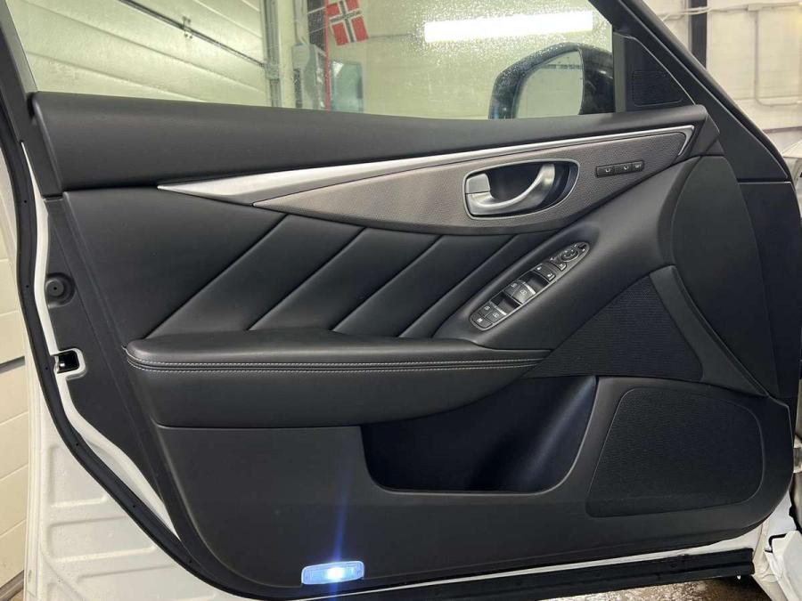 Balts Infiniti Q50 2015 Viļņa, ar dzinēja tilpumu 2.14 L un nobraukumu 230 tūkst. km par 6400 €, foto 10 vietnē AUTOMOTO.COM.LV