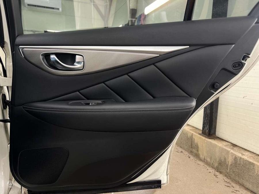 Balts Infiniti Q50 2015 Viļņa, ar dzinēja tilpumu 2.14 L un nobraukumu 230 tūkst. km par 6400 €, foto 28 vietnē AUTOMOTO.COM.LV