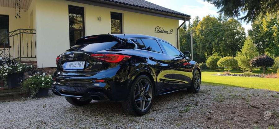 Black Infiniti QX30 2017 in Siauliai, with an engine capacity of 1.99 L and mileage of 120 thousand km for 13500 €, photo 5 on AUTOMOTO.COM.LV