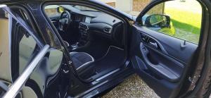 Black Infiniti QX30 2017 in Siauliai, with an engine capacity of 1.99 L and mileage of 120 thousand km for 13500 €, photo 11 on AUTOMOTO.COM.LV