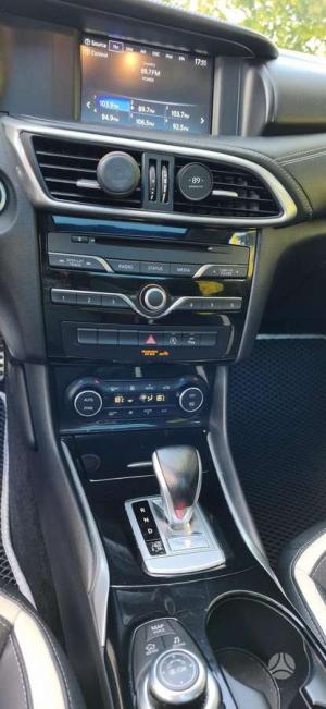 Black Infiniti QX30 2017 in Siauliai, with an engine capacity of 1.99 L and mileage of 120 thousand km for 13500 €, photo 17 on AUTOMOTO.COM.LV