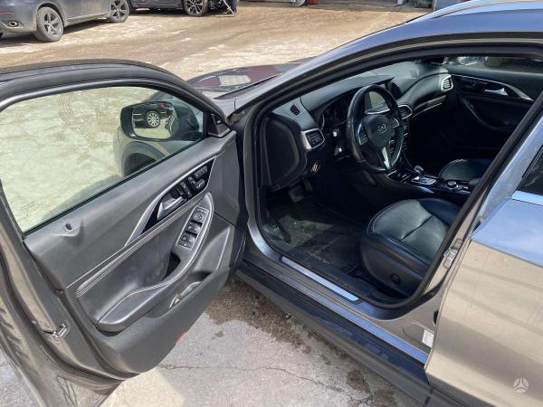 Grey Infiniti QX30 2017 in Taurage, with an engine capacity of 2.14 L and mileage of 176 thousand km for 8400 €, photo 7 on AUTOMOTO.COM.LV
