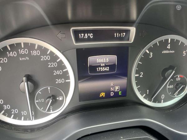 Grey Infiniti QX30 2017 in Taurage, with an engine capacity of 2.14 L and mileage of 176 thousand km for 8400 €, photo 9 on AUTOMOTO.COM.LV