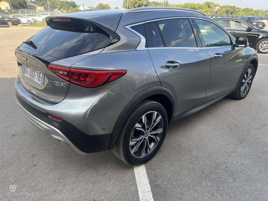 Grey Infiniti QX30 2017 in Taurage, with an engine capacity of 2.14 L and mileage of 176 thousand km for 8200 €, photo 5 on AUTOMOTO.COM.LV