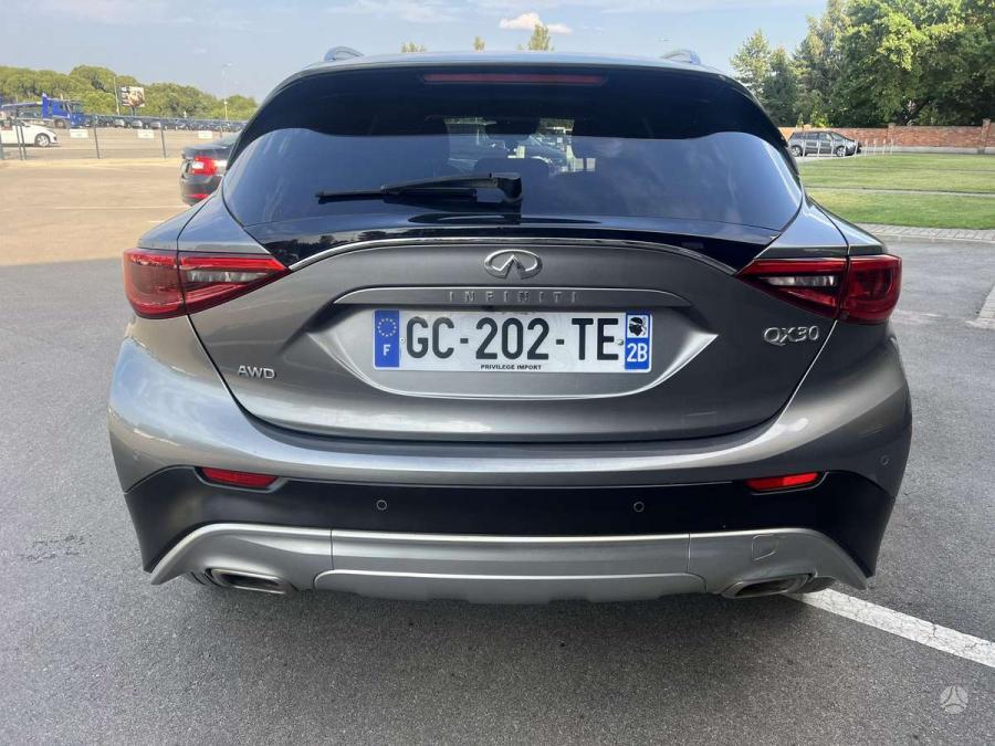 Grey Infiniti QX30 2017 in Taurage, with an engine capacity of 2.14 L and mileage of 176 thousand km for 8200 €, photo 8 on AUTOMOTO.COM.LV