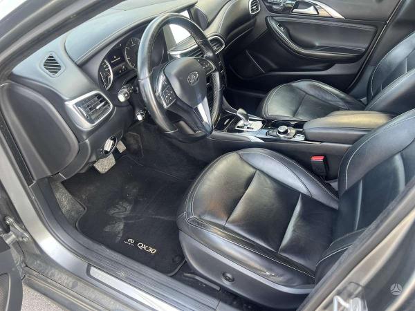 Pelēks Infiniti QX30 2017 Tauragė, ar dzinēja tilpumu 2.14 L un nobraukumu 176 tūkst. km par 8200 €, foto 9 vietnē AUTOMOTO.COM.LV