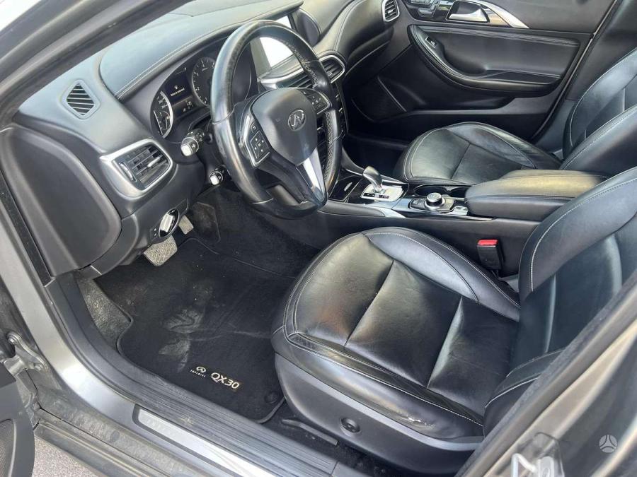 Grey Infiniti QX30 2017 in Taurage, with an engine capacity of 2.14 L and mileage of 176 thousand km for 8200 €, photo 10 on AUTOMOTO.COM.LV