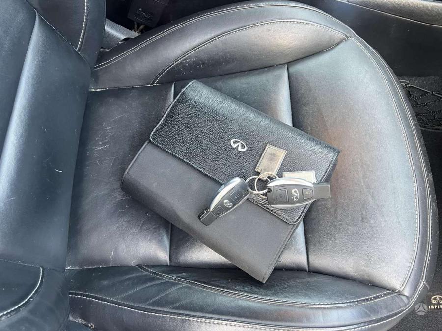 Grey Infiniti QX30 2017 in Taurage, with an engine capacity of 2.14 L and mileage of 176 thousand km for 8200 €, photo 13 on AUTOMOTO.COM.LV