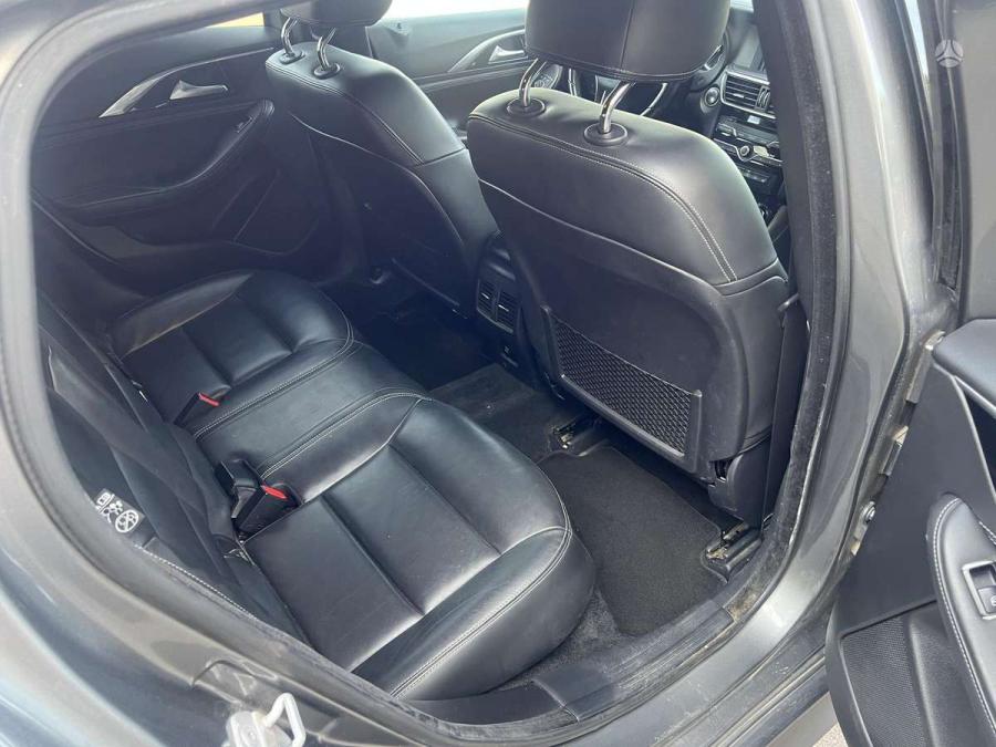 Grey Infiniti QX30 2017 in Taurage, with an engine capacity of 2.14 L and mileage of 176 thousand km for 8200 €, photo 14 on AUTOMOTO.COM.LV